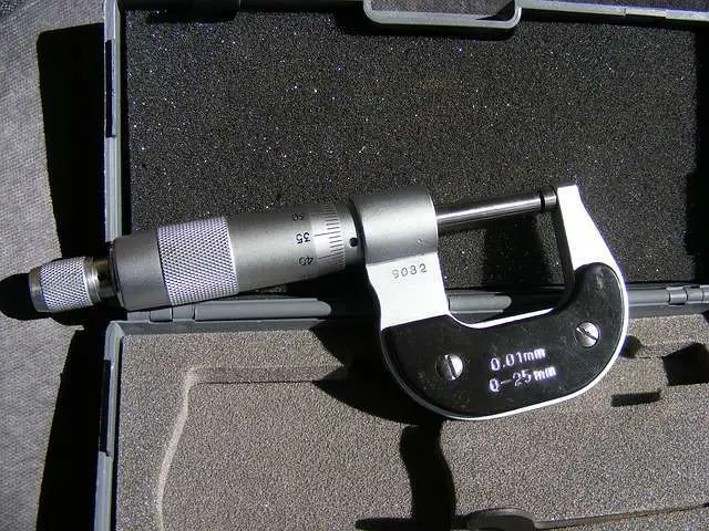 How to Use a Micrometer Screw Gauge: A Guide for Beginners